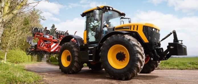 Debiut JCB Fastrac 8000 - maszynydlafarmera.pl - Portal Techniki Rolniczej